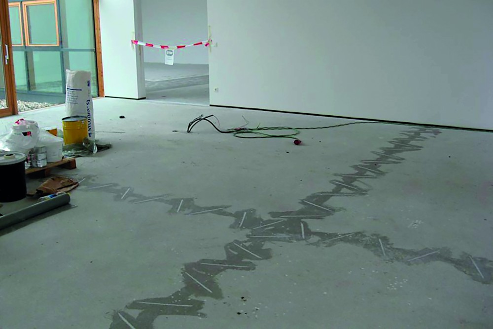 Kraftschlüssiges Verbinden von Rissen und Fugen - VÖEH (Estrichverband)